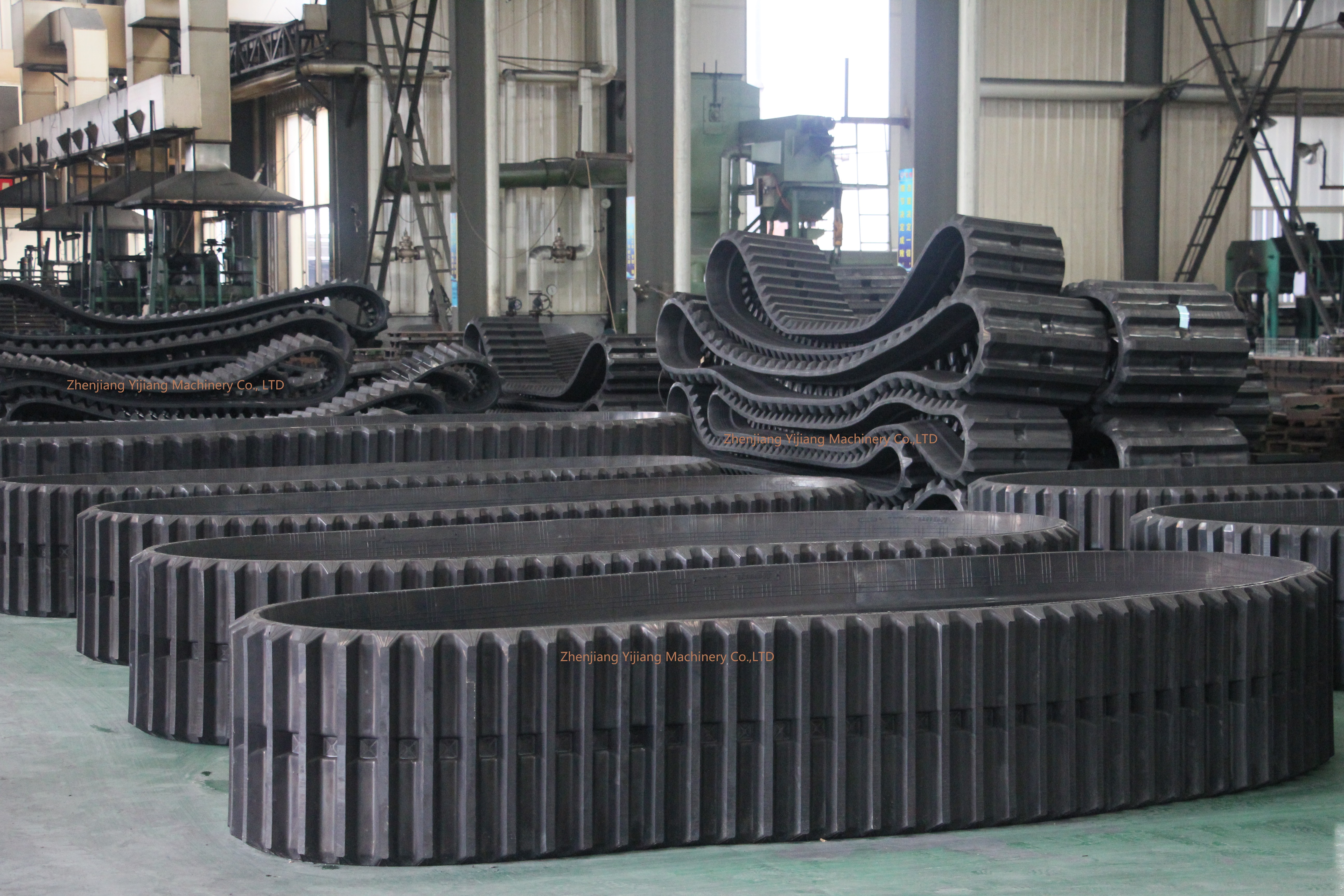 China rubber track 700x100x80 700x100x98 for Morooka dump truck MST1100 ...