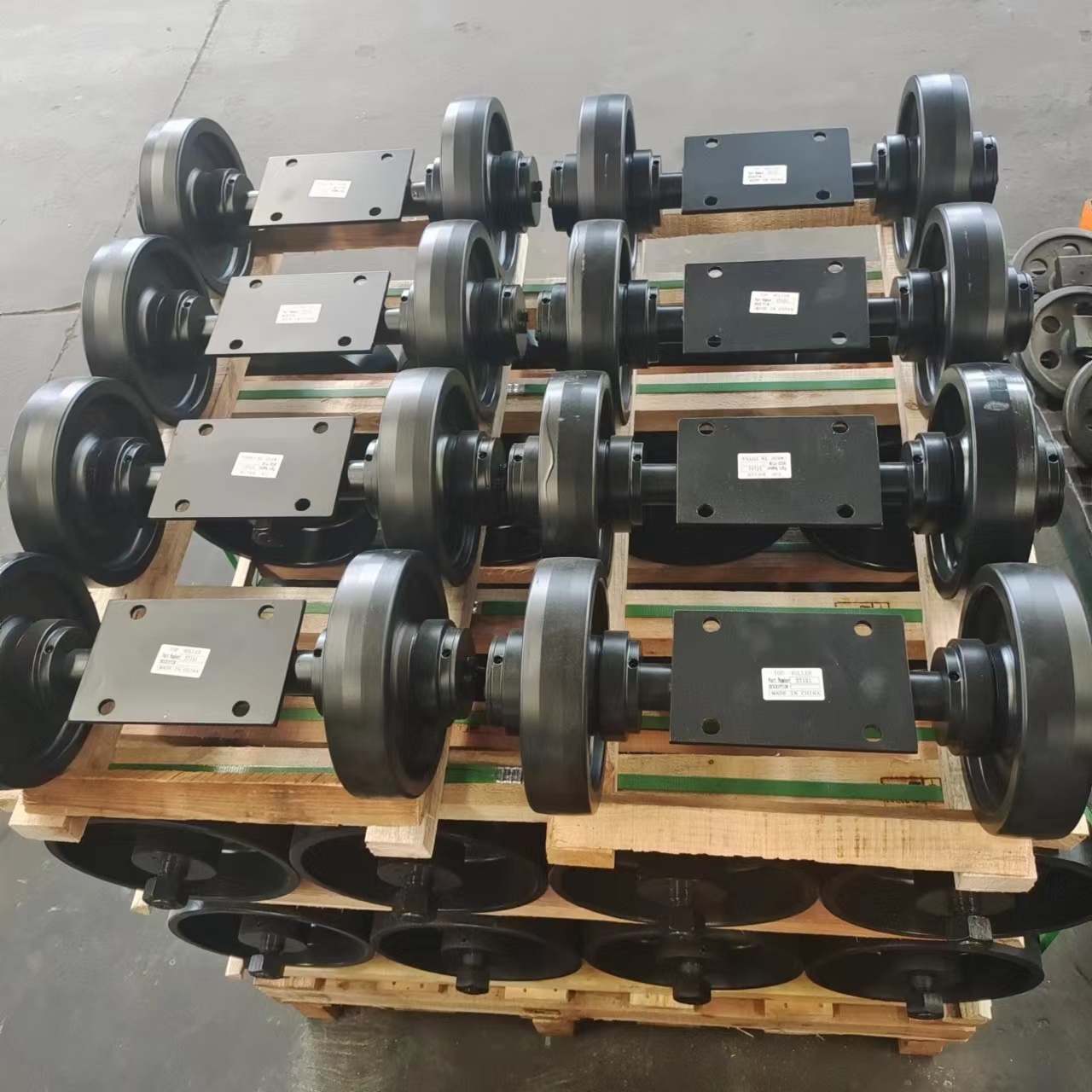 China Top upper roller for rubber track undercarriage of Morooka MST800 ...